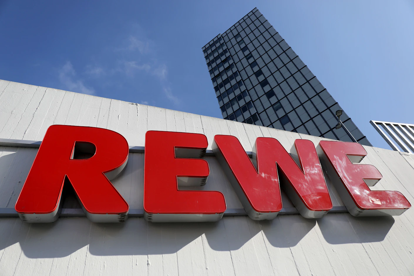 Achtung, Gesundheitsgefahr! Rewe und Penny rufen beliebte Soft-Getränke ...