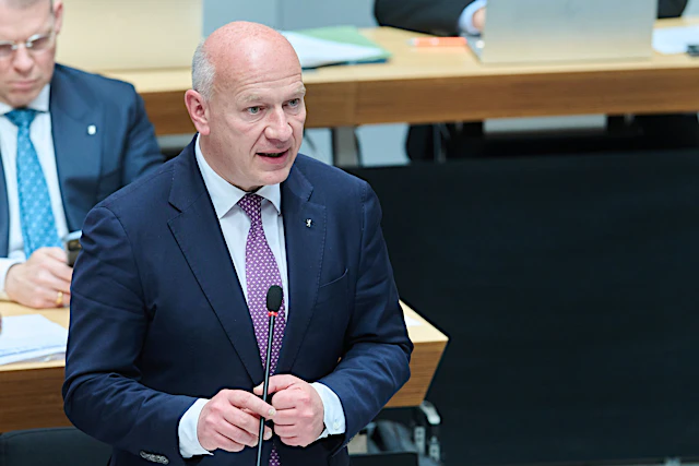 Neuer Volksentscheid geplant: Kai Wegner will Bebauung des Tempelhofer ...