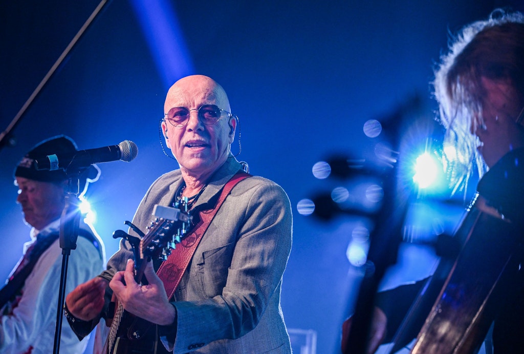 DDR-Rocker Toni Krahl: Sein erstes Solo-Album geht unter die Haut!