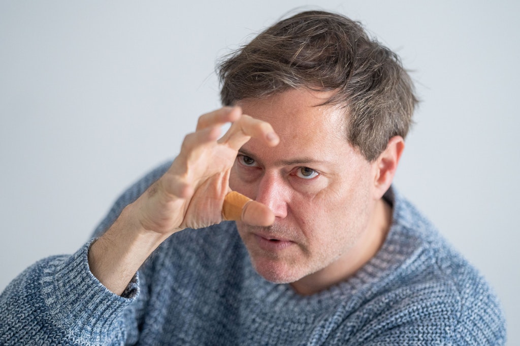 Milo Rau vs. HC Strache: Warum sich der Theatermacher als Märtyrer ...