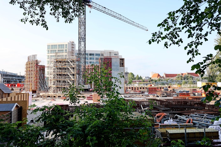 Proteste gegen Mega-Aquarium: Wann macht „Ocean Berlin“ auf?