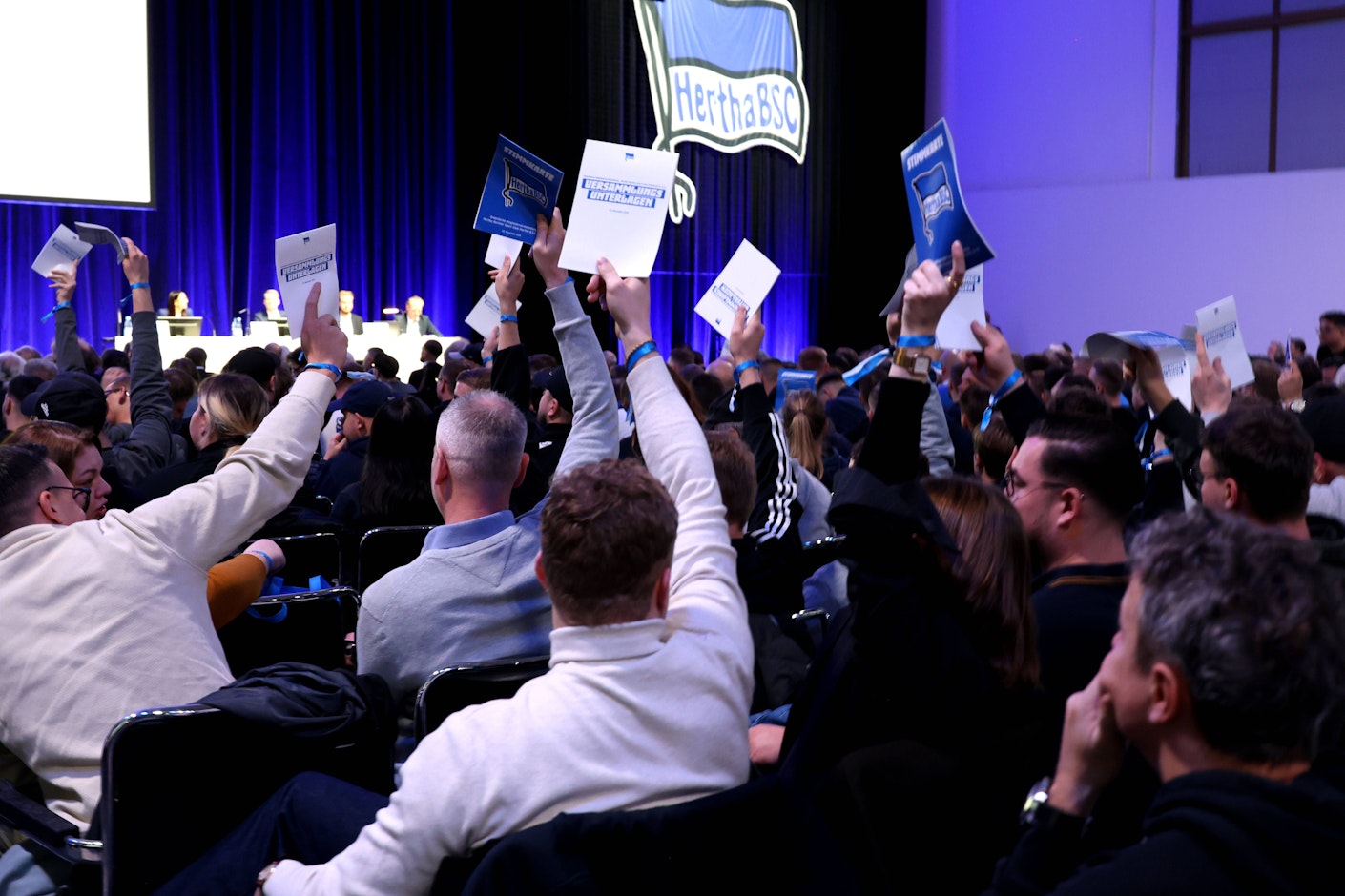 Hertha BSC bleibt analog! Fans lehnen Vereinsversammlung am Computer ab