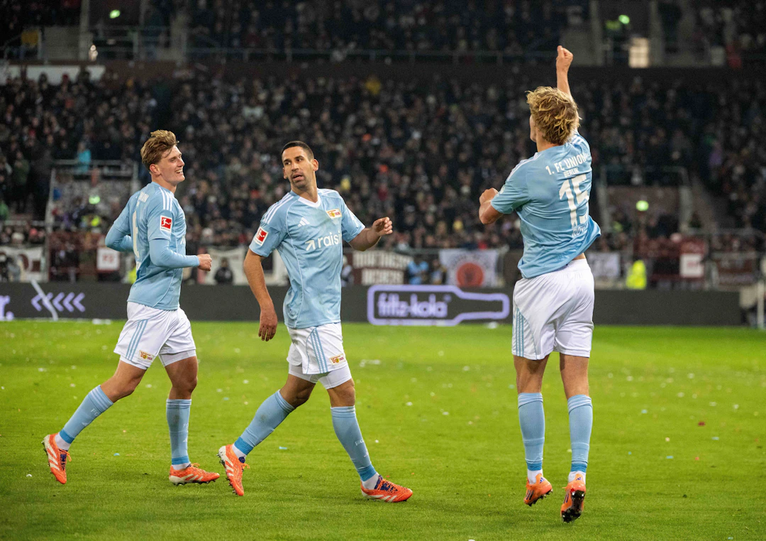 Ein Standard macht den Unterschied: 1. FC Union Berlin jubelt auf dem ...