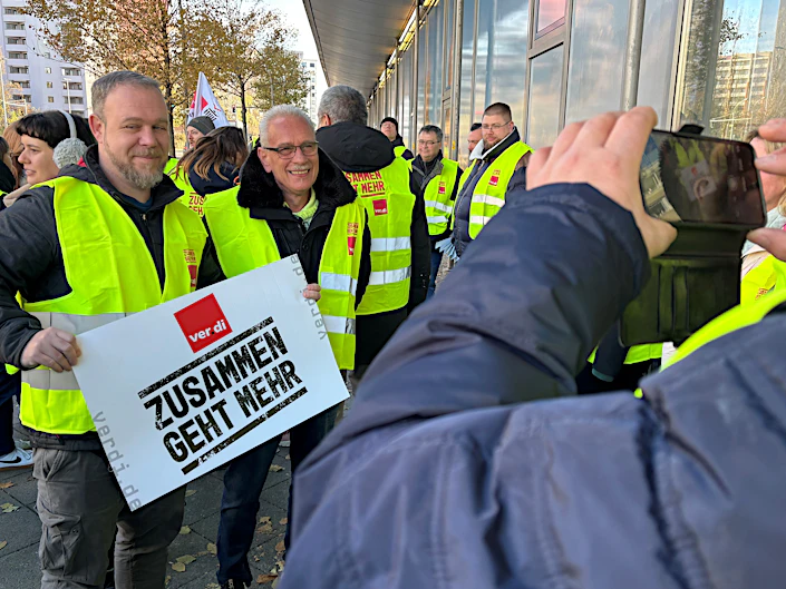 BVG vor schwieriger Tarifrunde: Verdi fordert 33 Urlaubstage – drohen ...