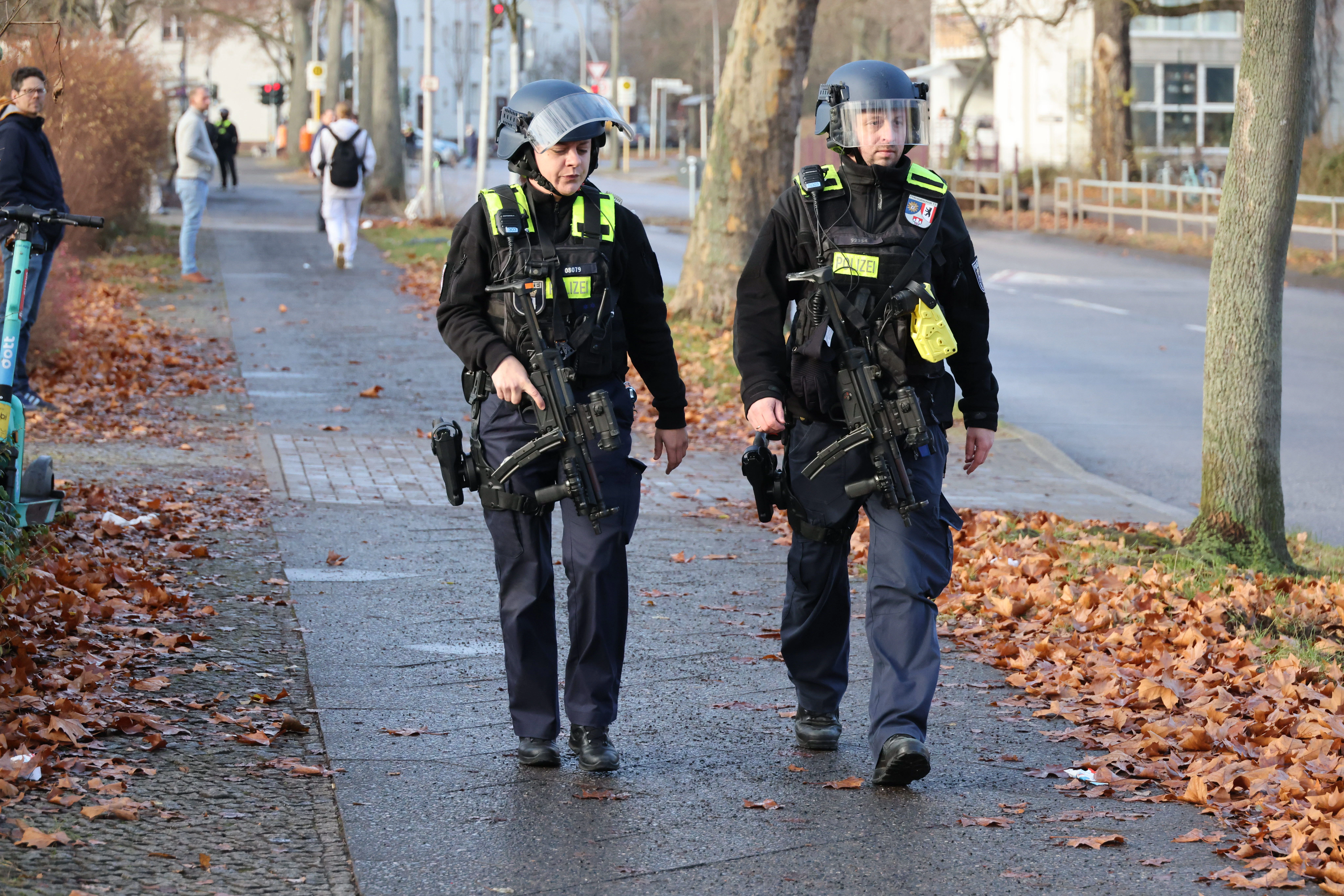 Berliner Polizei im Großeinsatz: Amokalarm an Reinickendorfer Schule