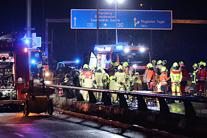 Elegantes Schwerer Unfall A111 Heute Fotos