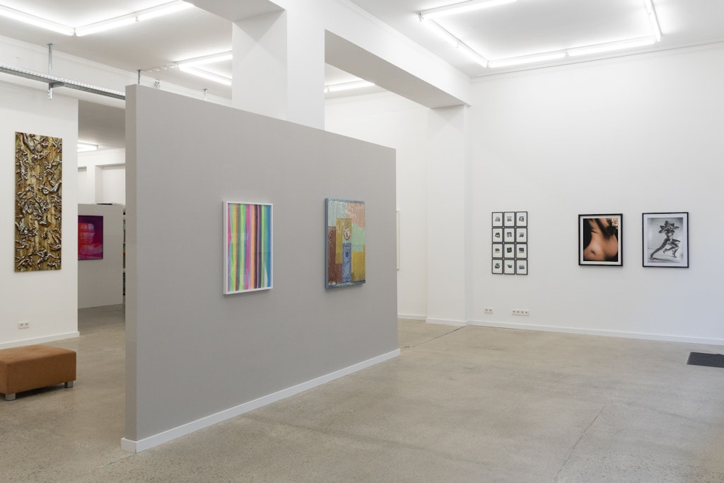 Henner Merles Galerie nüüd: Künstler, die den Horizont senkrecht stellen