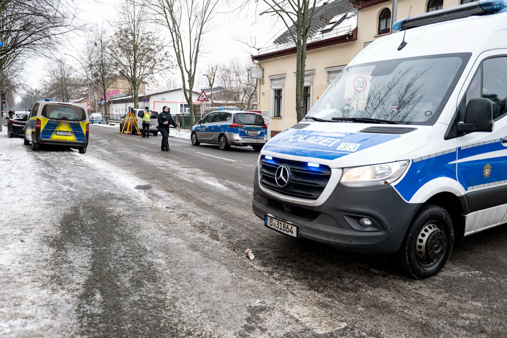 Mann (44) in seinem Auto erschossen, 21-Jähriger in Mahlsdorf erstochen