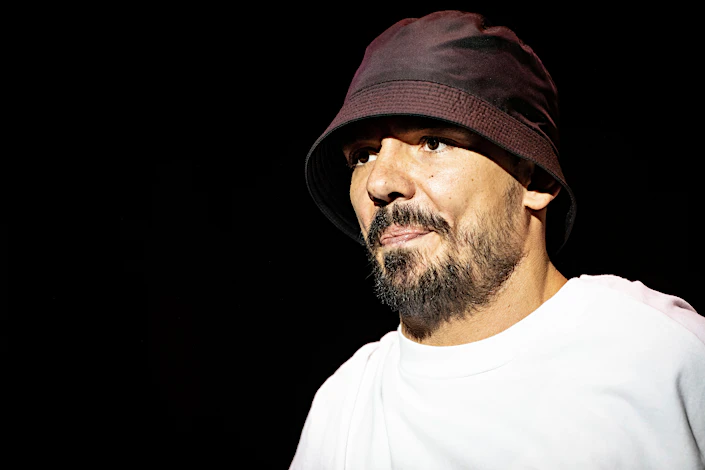 Capital Bra im Krankenhaus: Berliner Rapper streamt Drogenabsturz live ...