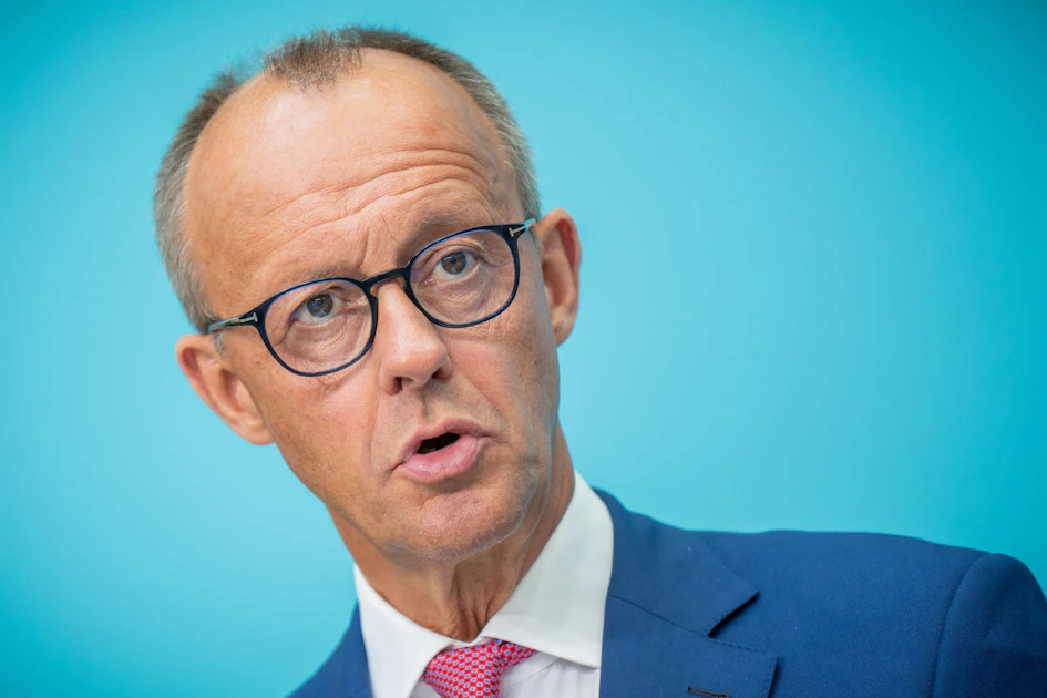 „Kein Kanzler für soziale Gerechtigkeit“: Protest gegen Friedrich Merz ...
