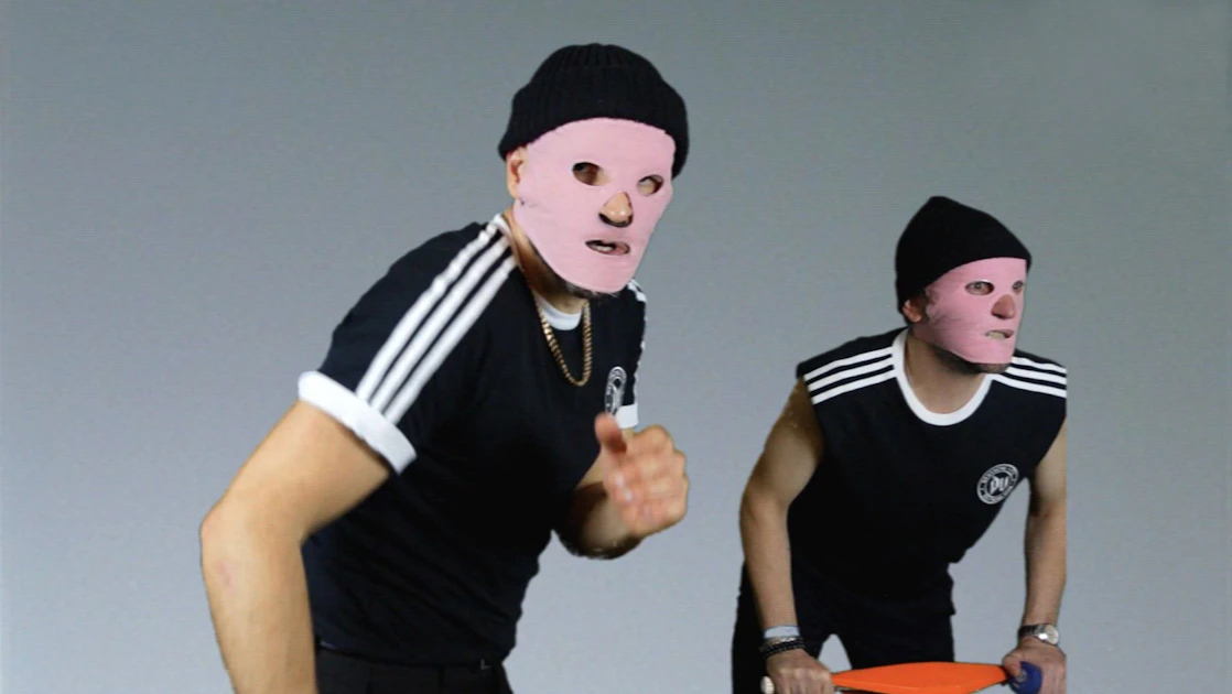 „Wir machen Popmusik – die Leute machen Politik daraus“: Schweizer ...