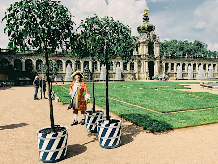 Der Zwinger im Wandel: Discokugel abgehängt, Orangenbäume aufgestellt